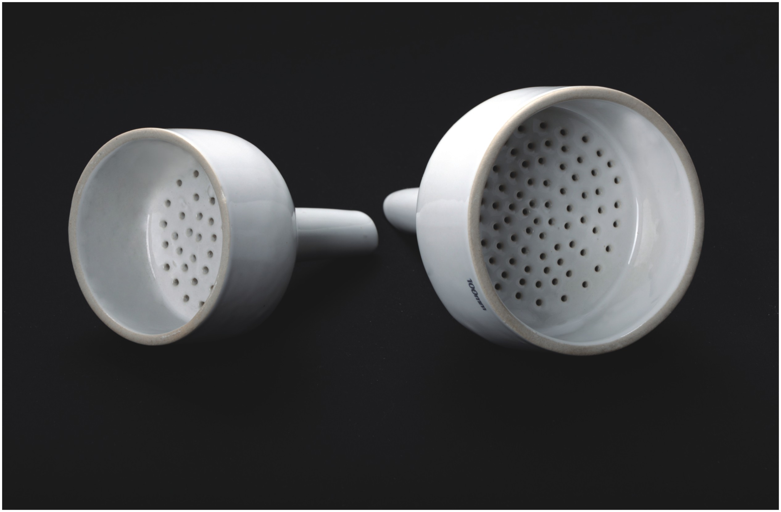 Funnel With Perforated Filter，Glazed - 浙江理能医疗器械有限公司